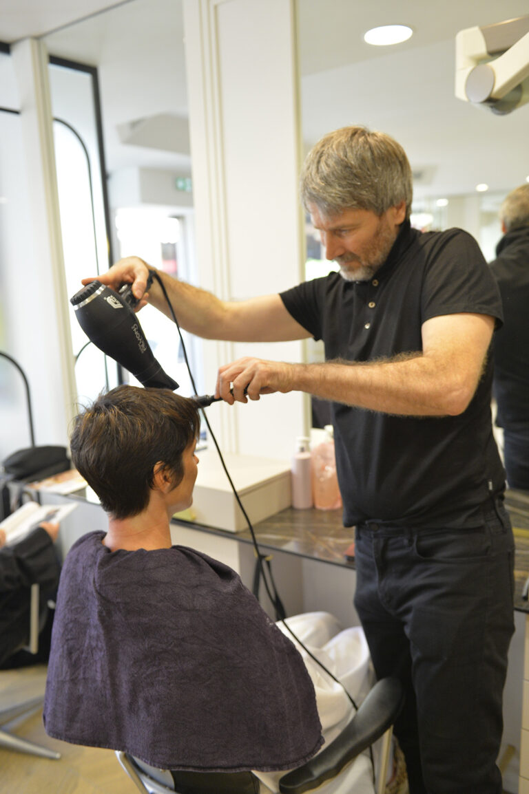 Le brushing / coiffage / mise en plis – Thierry Antoine